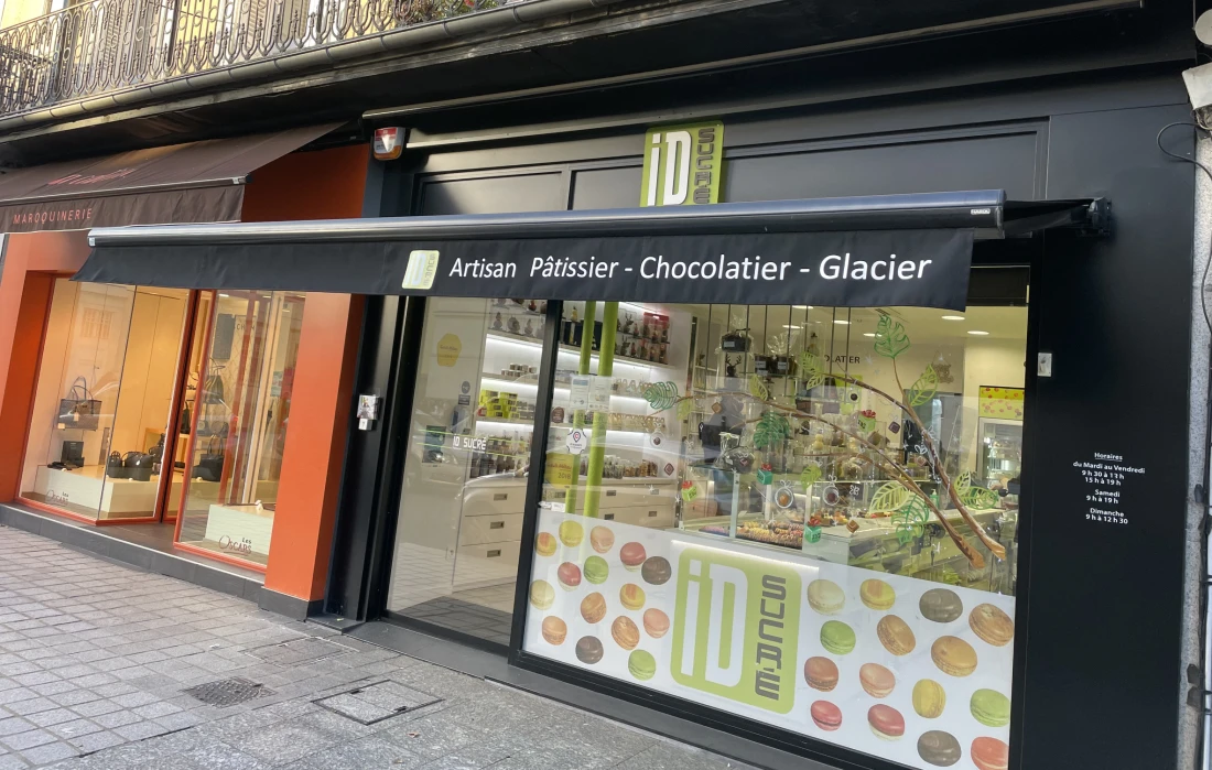 Un store banne pour voter devanture de commerce